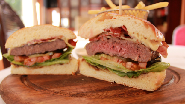 MEDIUM RARE BURGER BACK ON THE MENU - Restaurant & Café