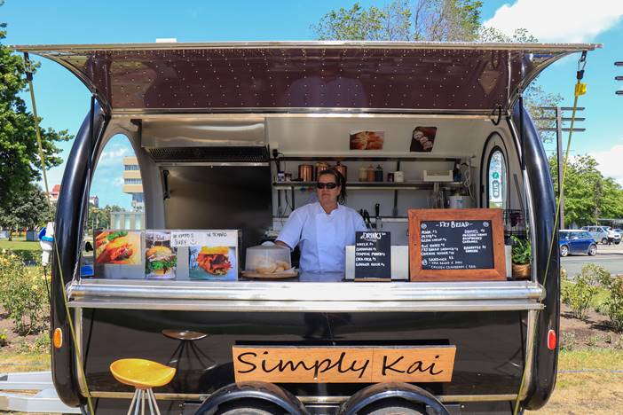 New Food Cart Puts a Spin on Frybread - Restaurant & Café