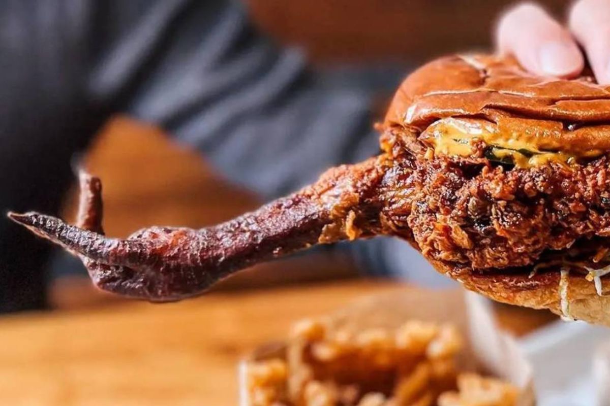 Rise of the Claw - Restaurant & Café