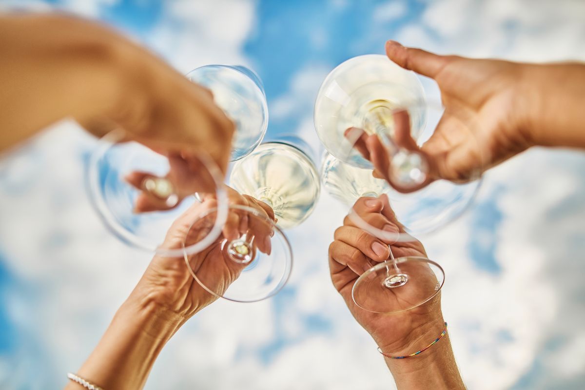 Spirits and Wine Leaders Sign Tariffs Petition - Restaurant & Café