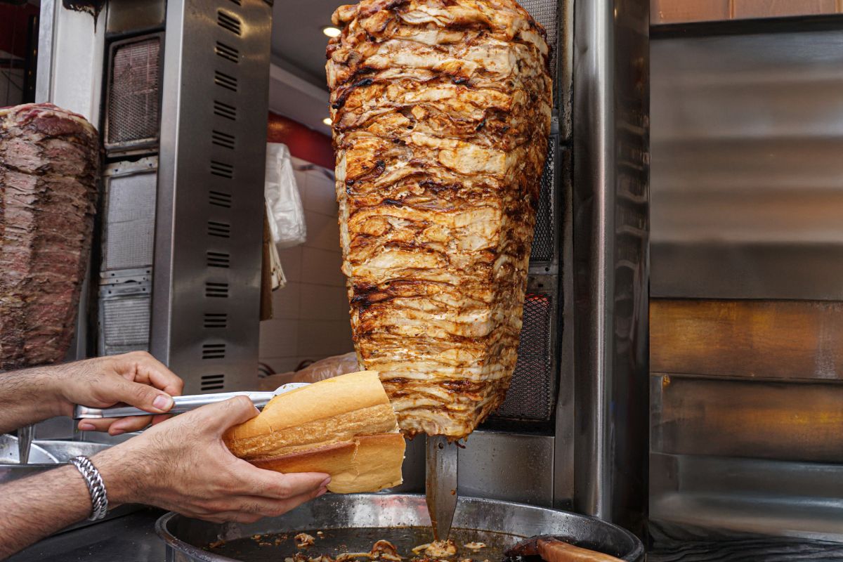 Kebab Boss Faces the Heat - Restaurant & Café