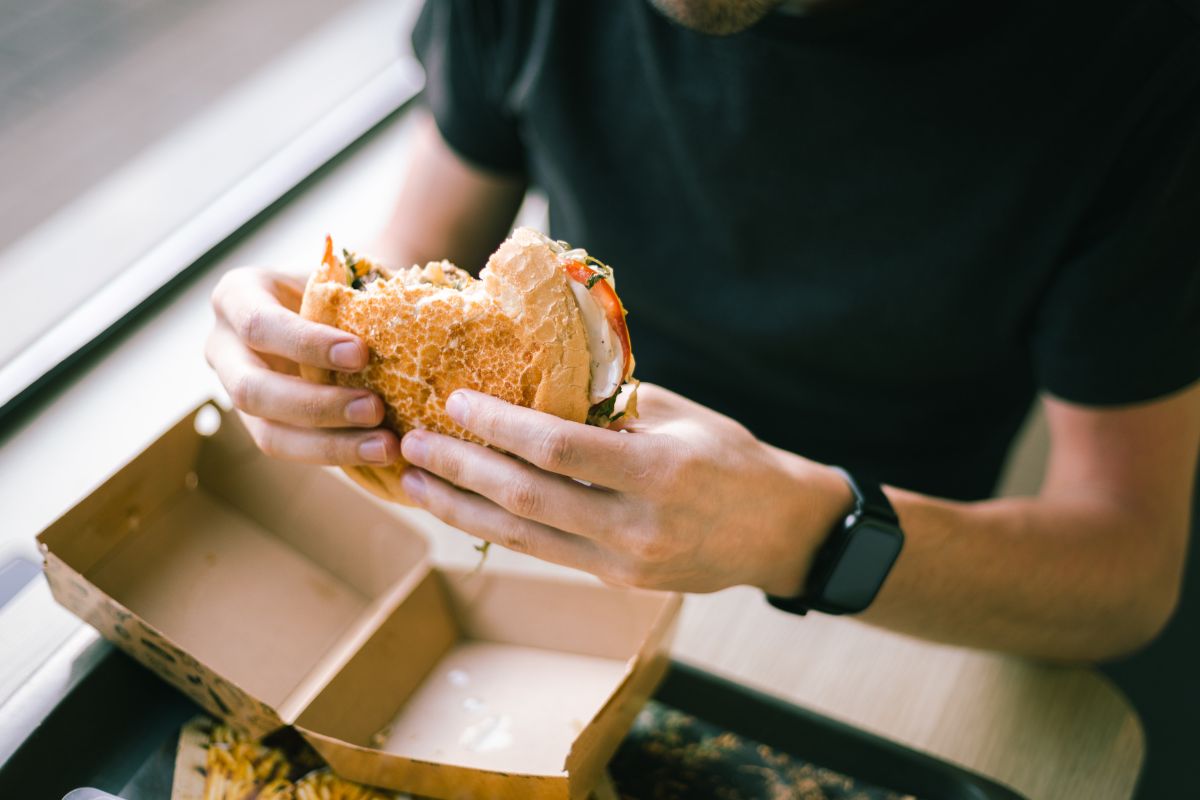 Fast Food Designed for Selfish Diners - Restaurant & Café